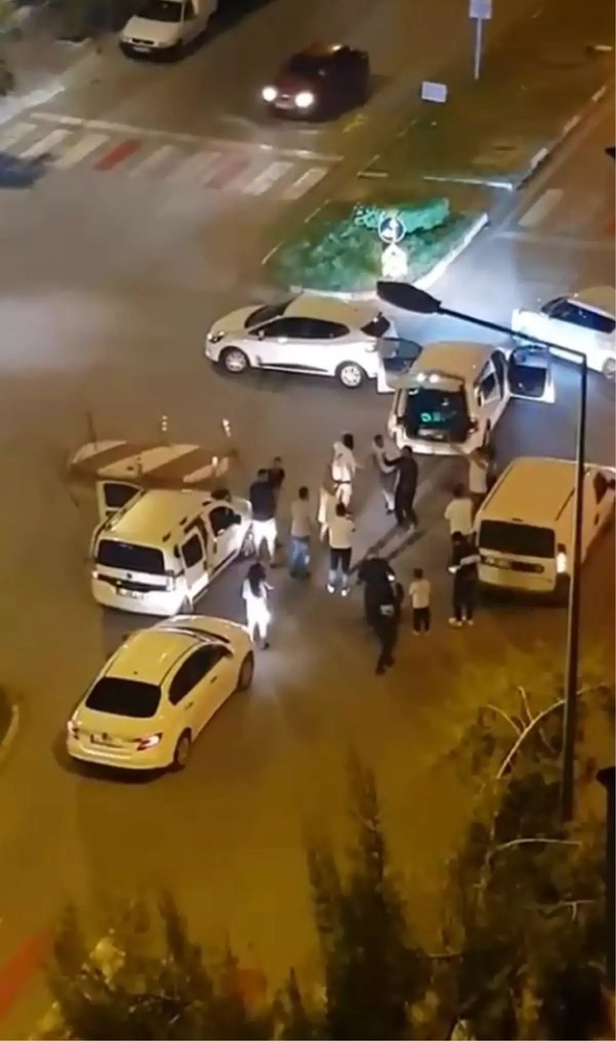 YOLU KAPATIP, 'ERİK DALI GEVREKTİR' TÜRKÜSÜYLE OYNADILAR - Haberler