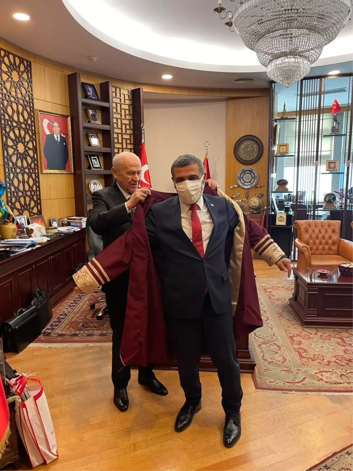 MHP Gaziantep Milletvekili Taşdoğan doçentlik cübbesi giydi - Haberler MHP Gaziantep Milletvekili Taşdoğan doçentlik cübbesi giydi - Haberler