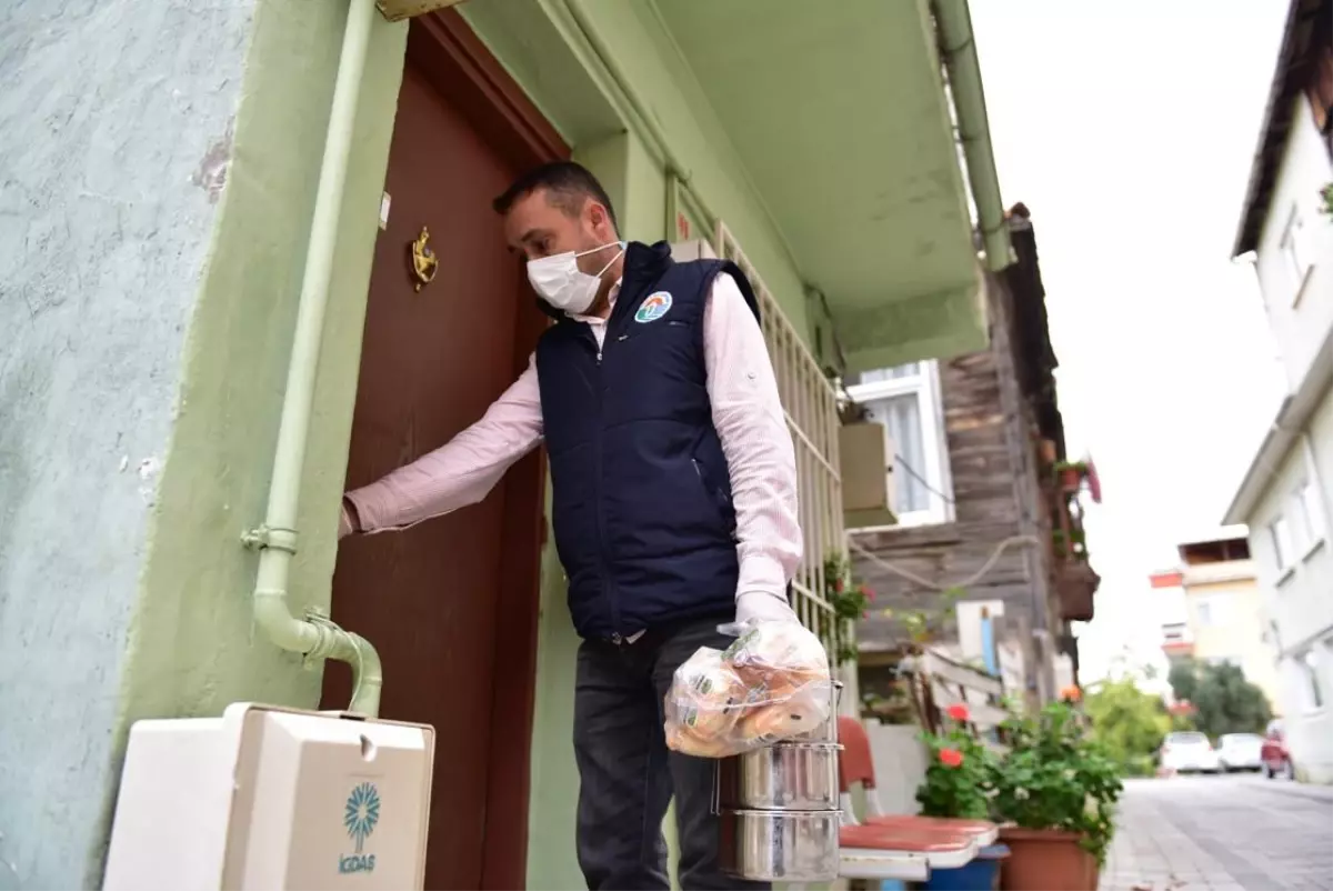 Takdir toplayan hareket! Her gün bin 500 kişilik yemeği ihtiyaç ...