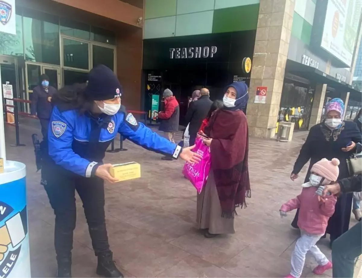 Polis kandil simidi dağıttı - Haberler Polis kandil simidi dağıttı - Haberler