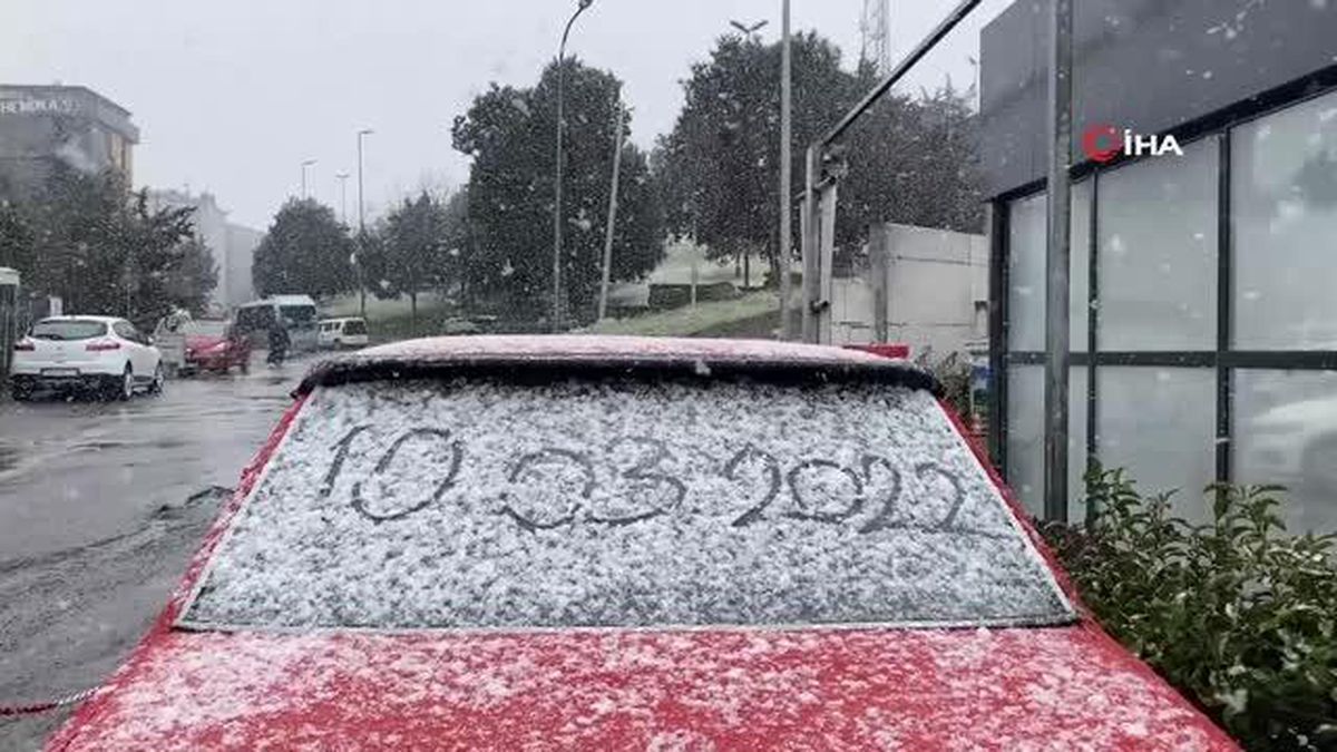 Pendik'te lapa lapa kar yağdı, vatandaşlar zor anlar yaşadı - Haberler