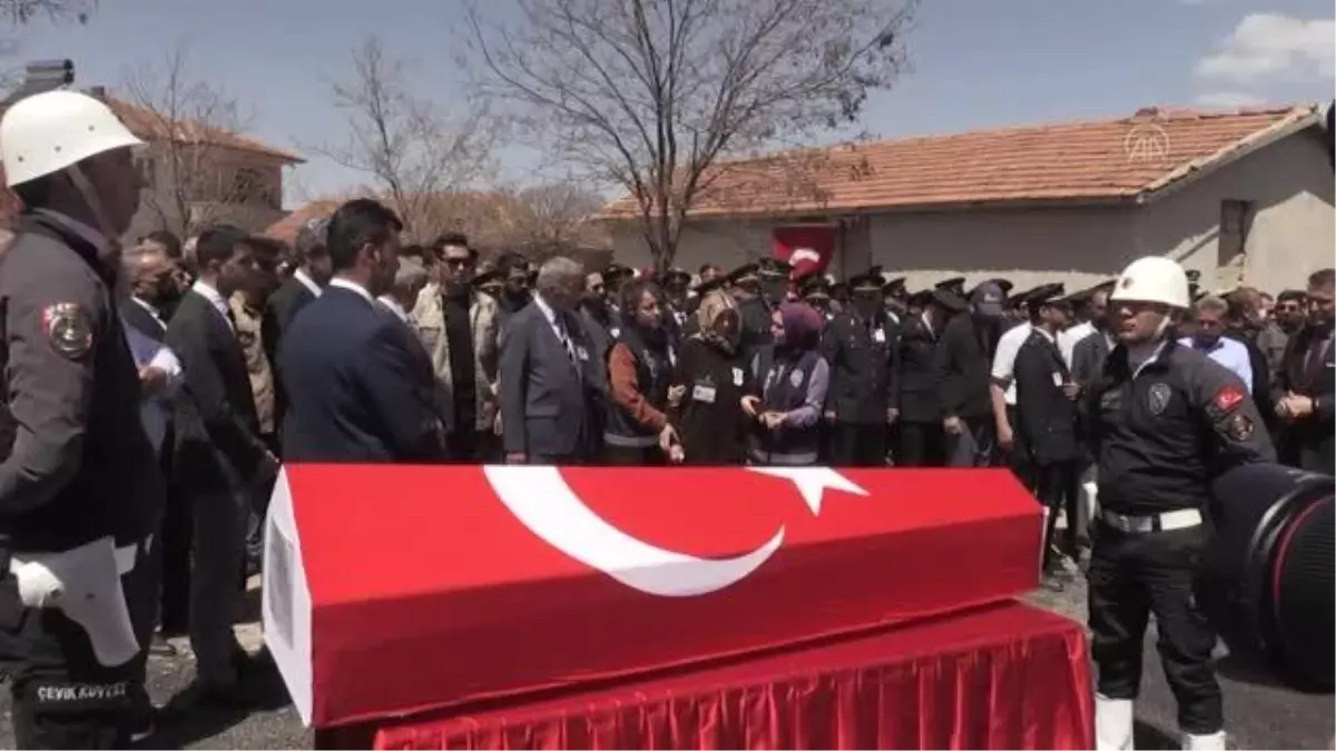 Son dakika... Şehit polis memuru Zafer Mat son yolculuğuna uğurlandı ... Son dakika... Şehit polis memuru Zafer Mat son yolculuğuna uğurlandı ...