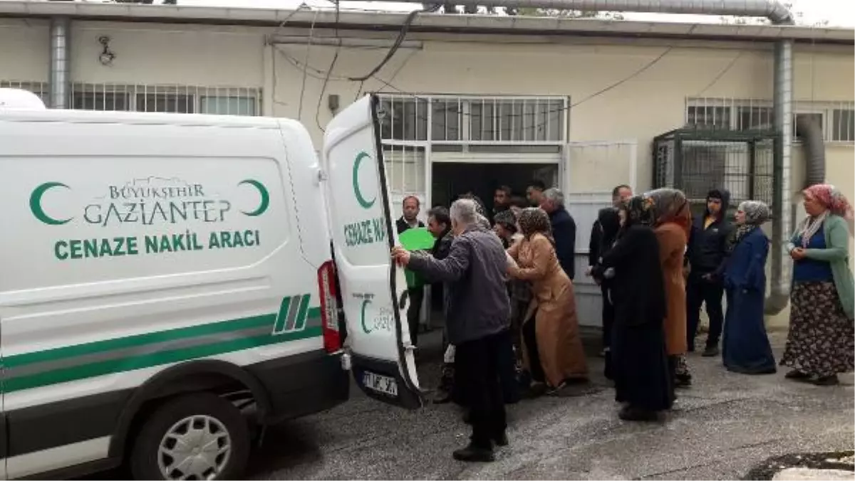 TAMİR İÇİN ÇIKTIĞI ELEKTRİK DİREĞİNDE AKIMA KAPILIP ÖLDÜ - Haberler TAMİR İÇİN ÇIKTIĞI ELEKTRİK DİREĞİNDE AKIMA KAPILIP ÖLDÜ - Haberler