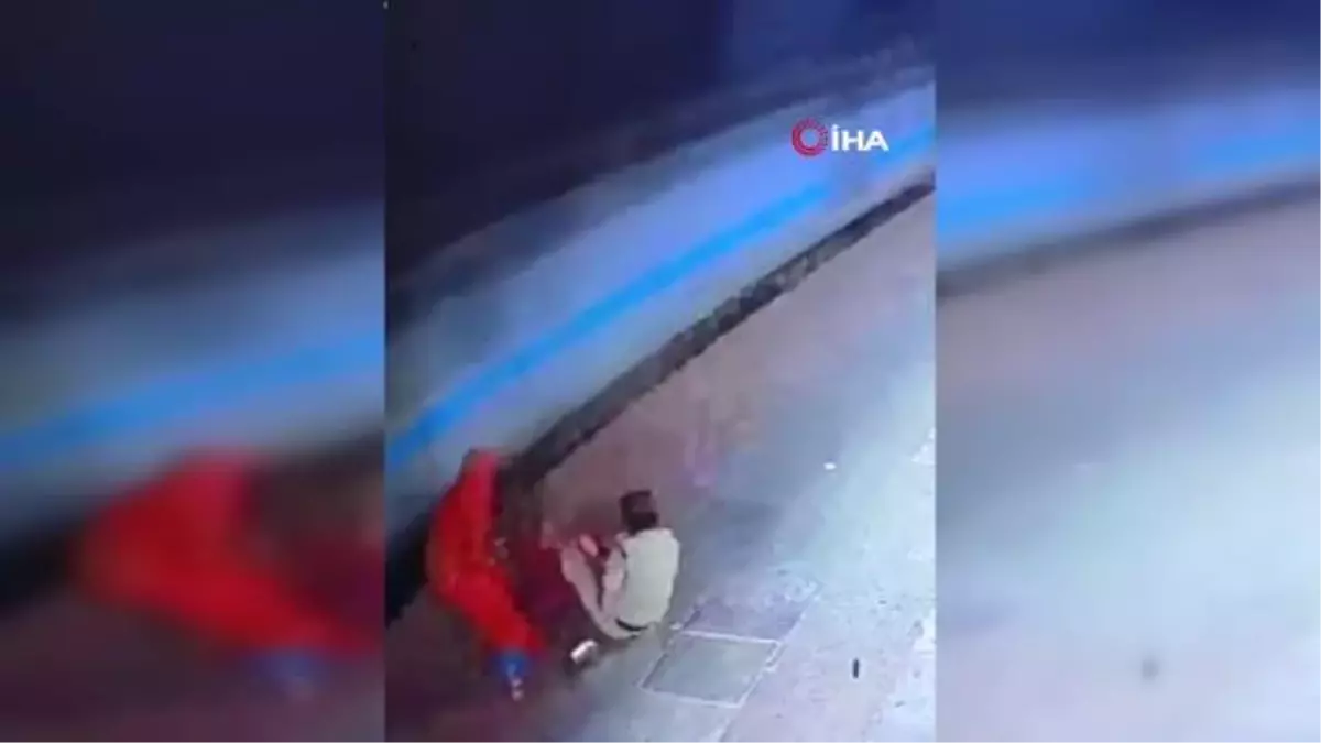 Son dakika! Raylardan geçen yaşlı kadın ölümden döndü - Haberler Son dakika! Raylardan geçen yaşlı kadın ölümden döndü - Haberler