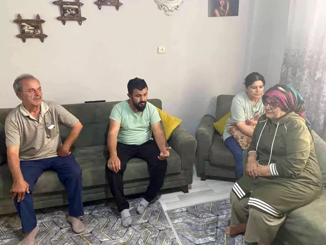 Babasının yanındaki kız çocuğunu haczettiler! Ufaklığın feryatları ... Babasının yanındaki kız çocuğunu haczettiler! Ufaklığın feryatları ...