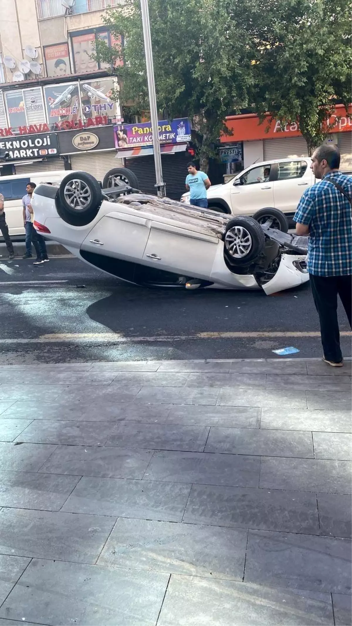 Alkollü sürücü direksiyon hakimiyetini kaybetti, takla atarak ... Alkollü sürücü direksiyon hakimiyetini kaybetti, takla atarak ...