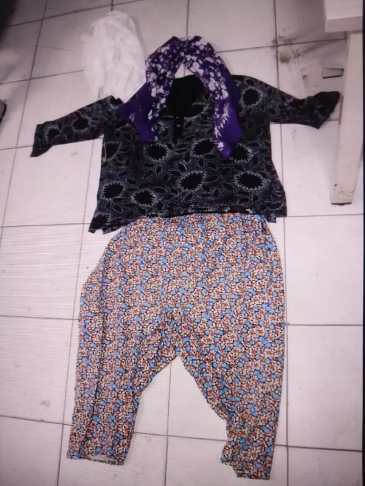 Kadın kıyafetiyle hırsızlık için girdiği evde suçüstü yakalandı - Haberler