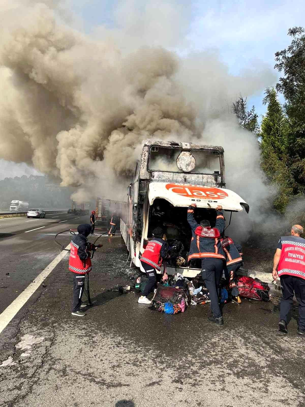 Metro Turizm'e ait içi yolcu dolu otobüs TEM'de alev alev yandı - Haberler