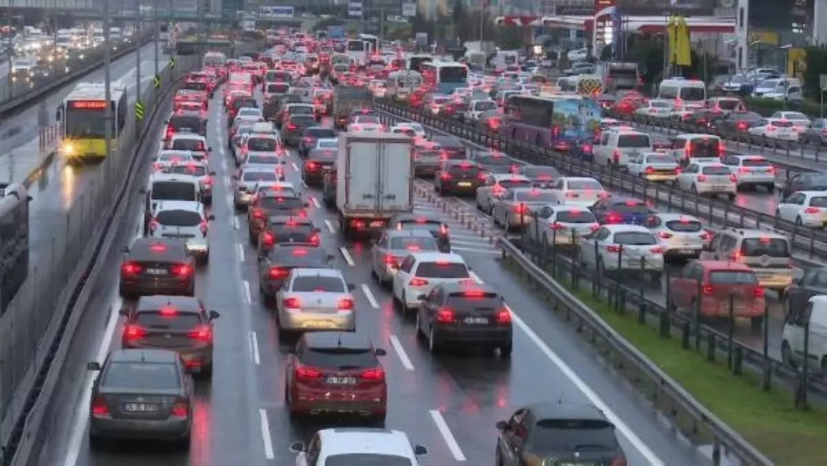 İstanbul'da neden trafik var, kaza mı oldu? 17 Kasım İstanbul'da trafik ... İstanbul'da neden trafik var, kaza mı oldu? 17 Kasım İstanbul'da trafik ...