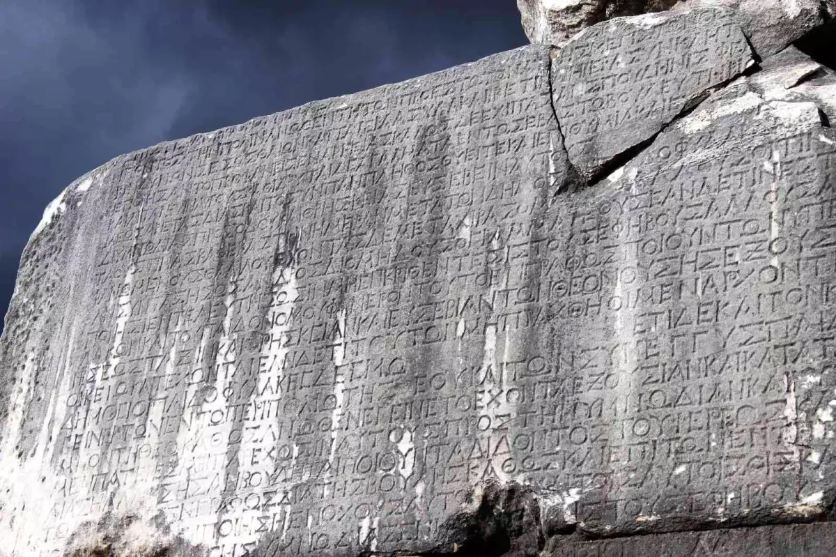 Antik kentte bulunan sabit fiyat (narh) kararnamesi, kentin Roma ...