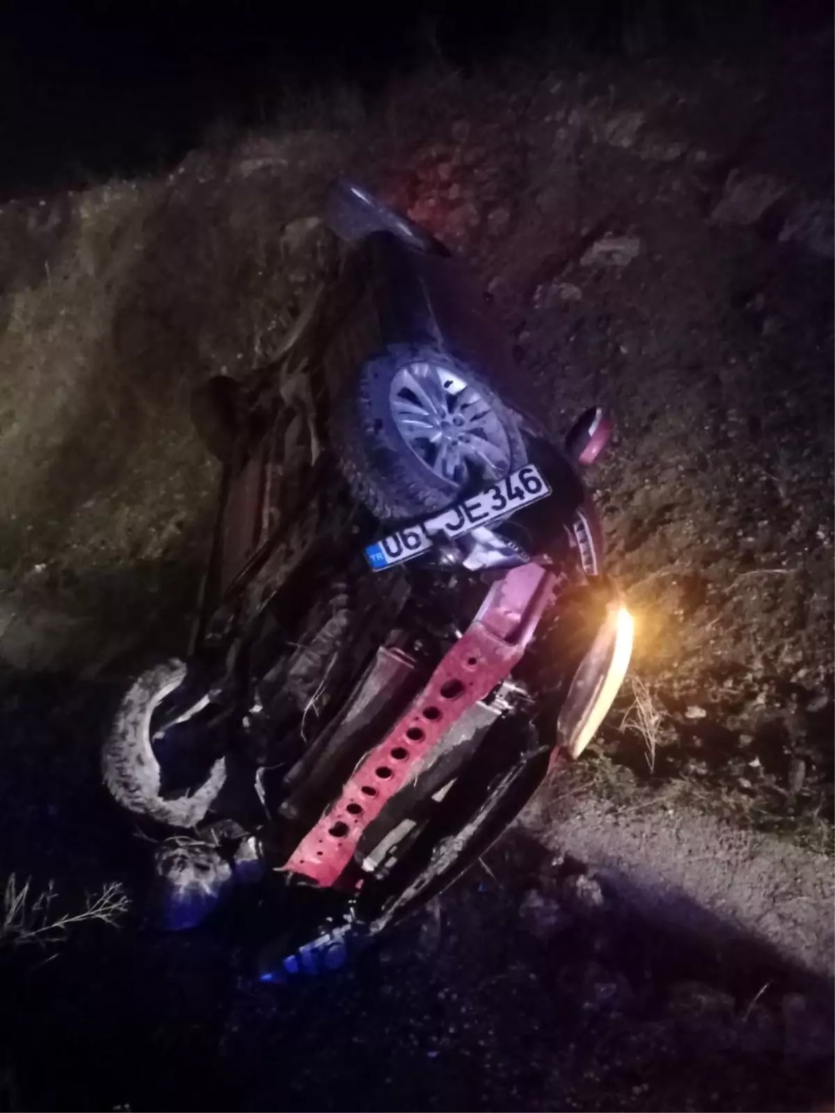 Kontrolden çıkan otomobil şarampole uçtu sürücü yaralandı - Haberler