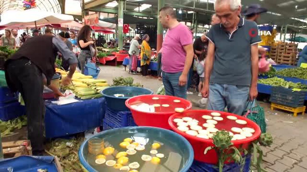 13 yaşında günde bin 500 enginar soyan genç fenomen oldu - Haberler