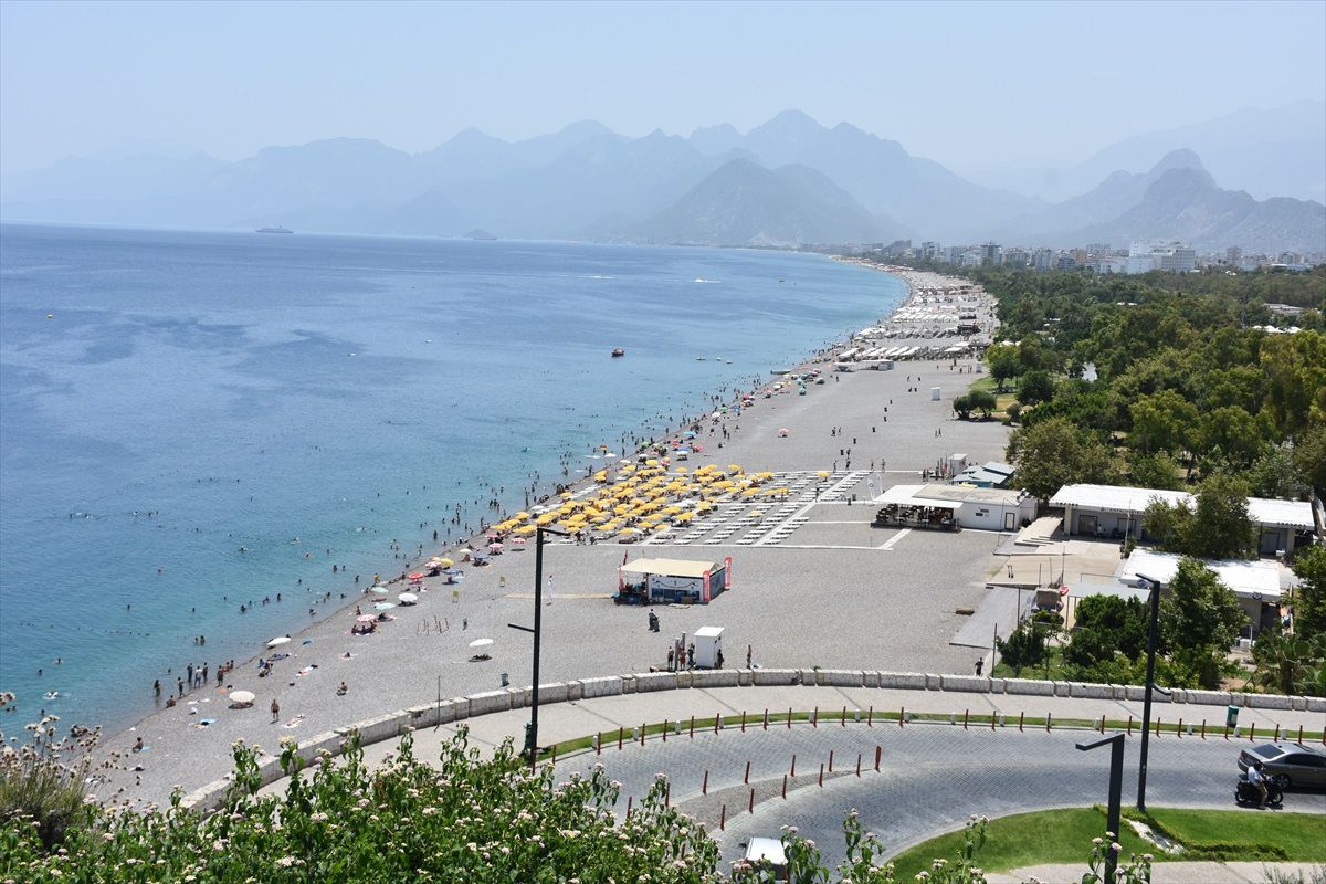Antalya'da Hava Sıcaklığı 44 Dereceye Ulaştı, Sokaklar Boş Kaldı - Haberler