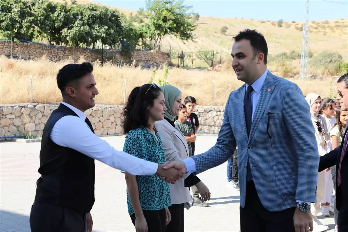 Hasankeyf Kaymakamı Mehmet Ali İmrak, Saklı İlkokulu'nu ziyaret etti ...