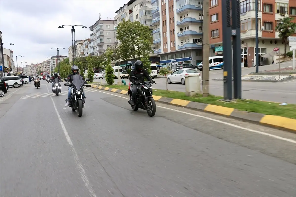 Trabzon'da motosiklet tutkunları gaziler için kenti turladı - Haberler Trabzon'da motosiklet tutkunları gaziler için kenti turladı - Haberler