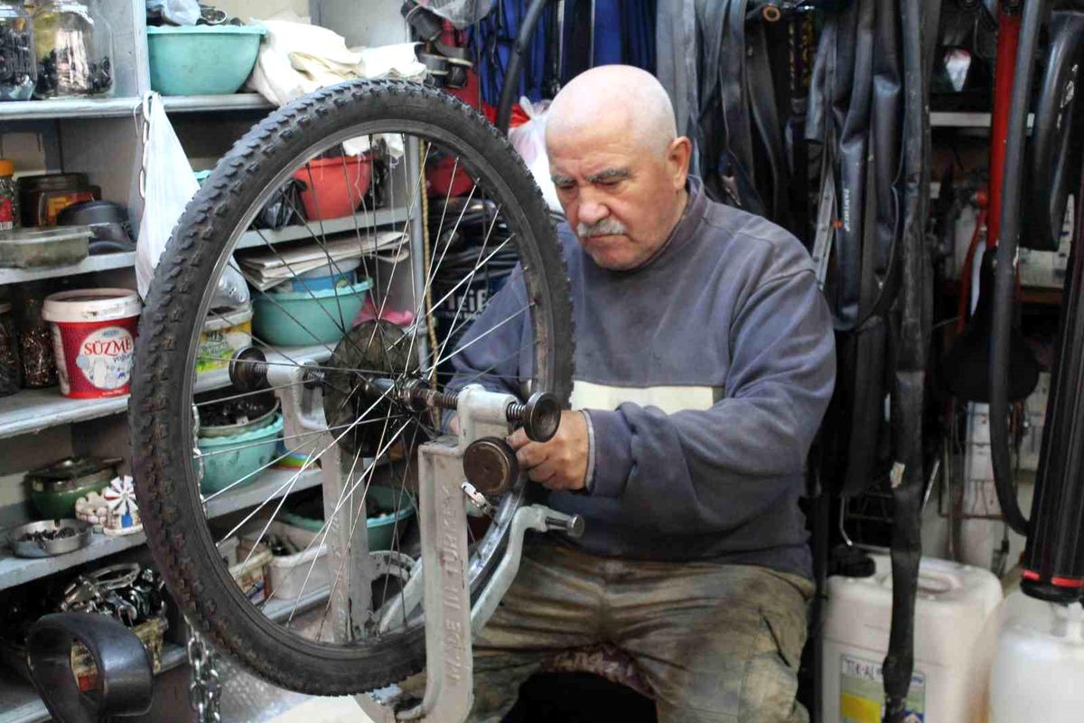 Bisiklet Tamircileri: Bisiklet Sezonu Kapanmamalı - Haberler