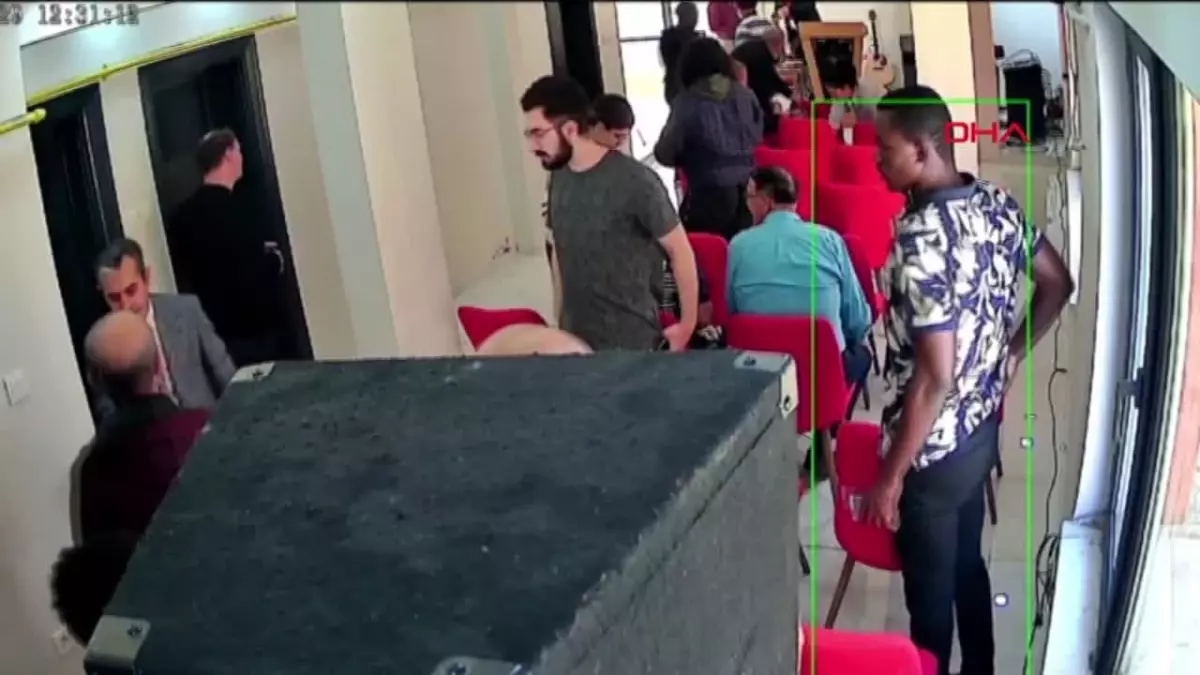 Eskişehir'de Kilisede Papaza Tokat Atıldı - Haberler