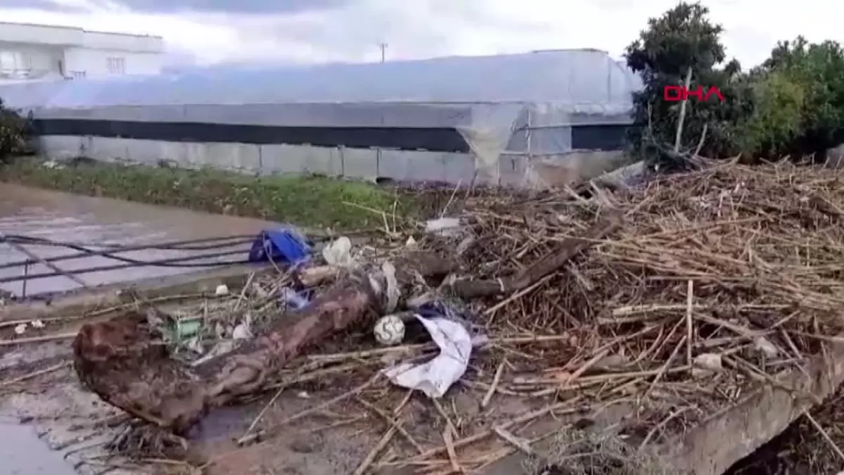 Kumluca'da Sağanak Nedeniyle Sera ve Evler Su Bastı - Haberler