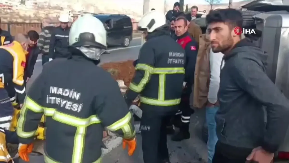 Mardin'de hafif ticari araç takla attı: 3'ü ağır 4 yaralı - Haberler