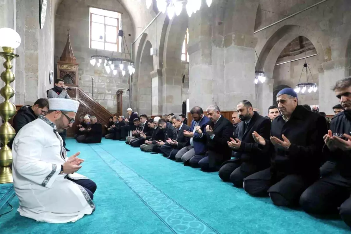 Bitlis Emniyet Müdürlüğü, depremde hayatını kaybeden polis memurları ... Bitlis Emniyet Müdürlüğü, depremde hayatını kaybeden polis memurları ...