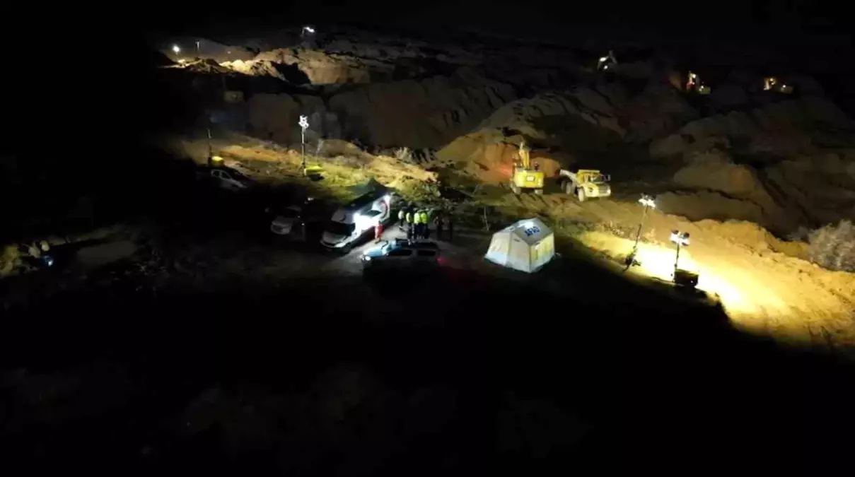 Erzincan'da maden sahasında toprak kayması: 9 kişi kayboldu - Haberler Erzincan'da maden sahasında toprak kayması: 9 kişi kayboldu - Haberler