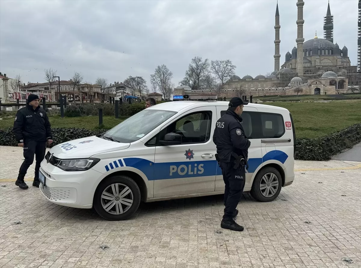 Edirne'de taksiciler arasında çıkan kavgada 1 kişi yaralandı - Haberler Edirne'de taksiciler arasında çıkan kavgada 1 kişi yaralandı - Haberler