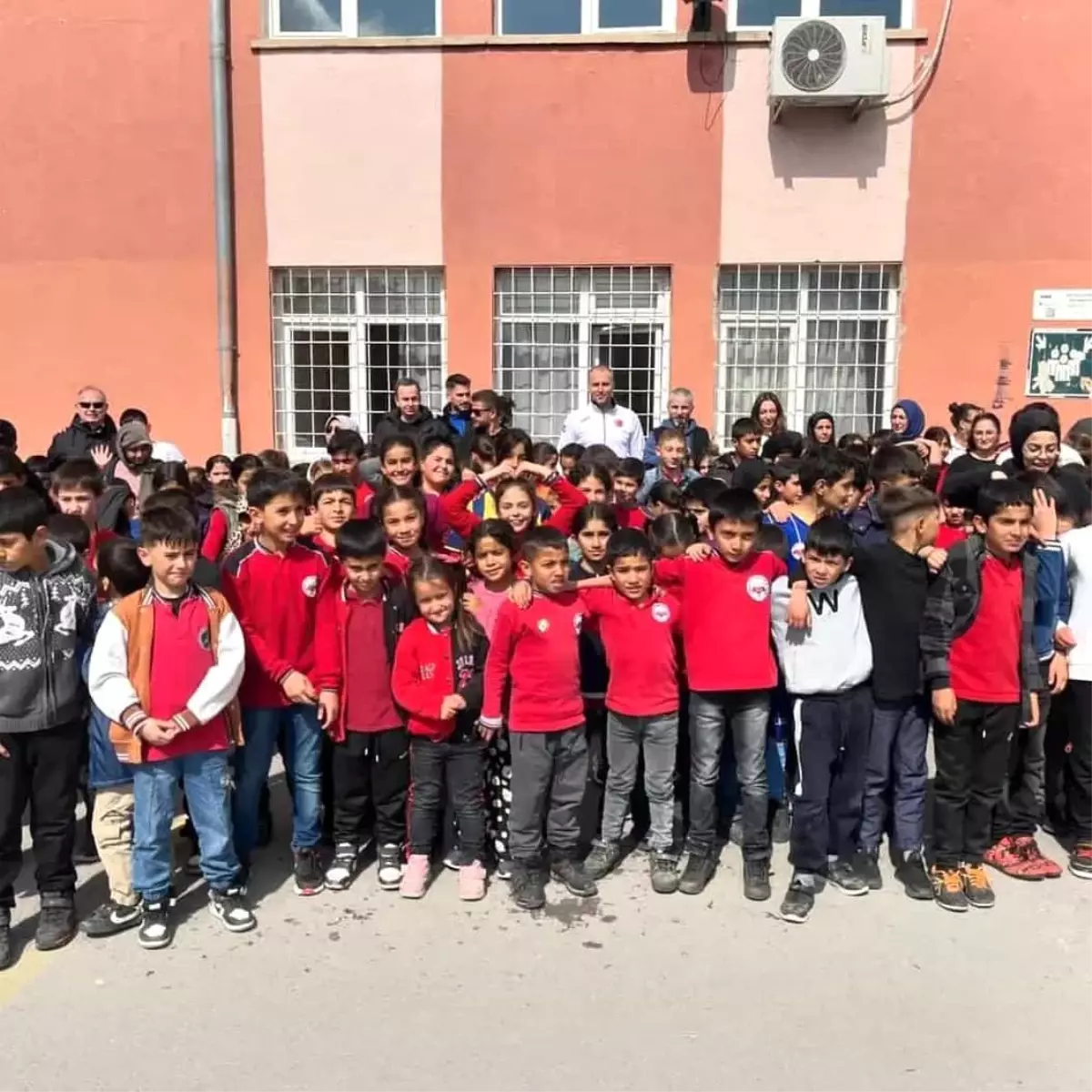 ERÜ Spor Bilimleri Fakültesi öğrencileri 'Spor Yap Zinde Kal' etkinliği ... ERÜ Spor Bilimleri Fakültesi öğrencileri 'Spor Yap Zinde Kal' etkinliği ...