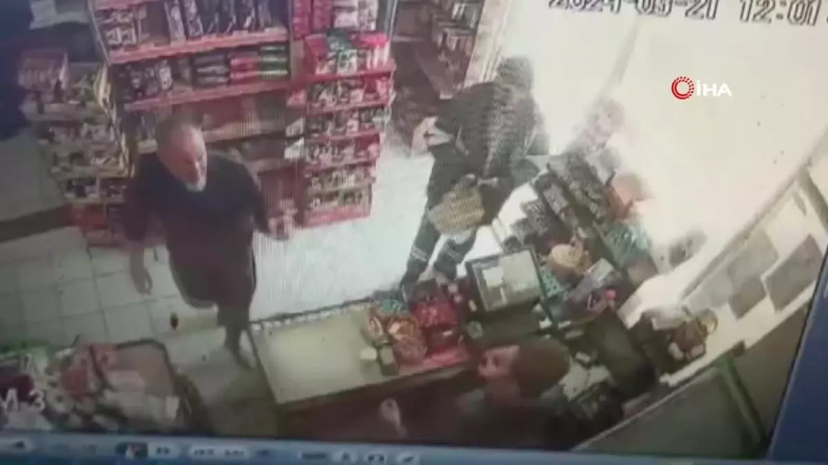 Antalya'da siyasi broşür kavgasının yaşandığı iş yerine pompalı tüfekli ... Antalya'da siyasi broşür kavgasının yaşandığı iş yerine pompalı tüfekli ...