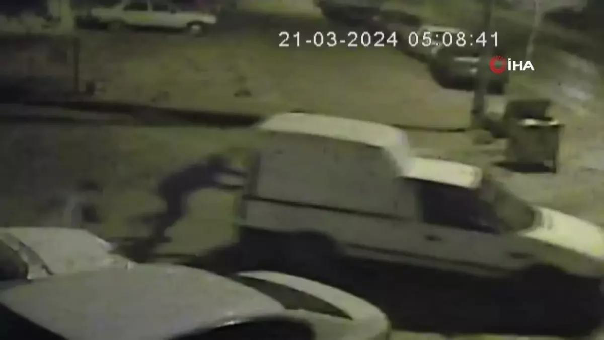 Adana'da kamyonet çalan çift kamerada - Haberler Adana'da kamyonet çalan çift kamerada - Haberler
