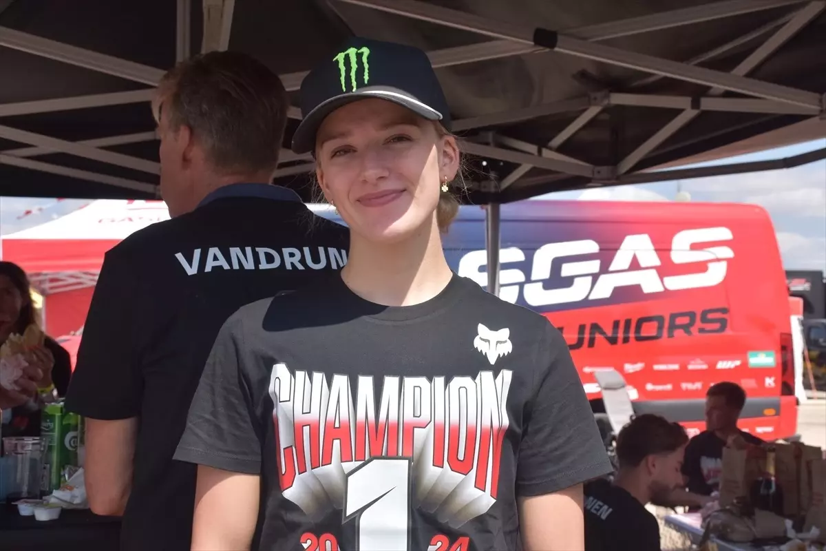 Hollandalı sporcu Lotte van Drunen Dünya Kadınlar Motokros Şampiyonası ...