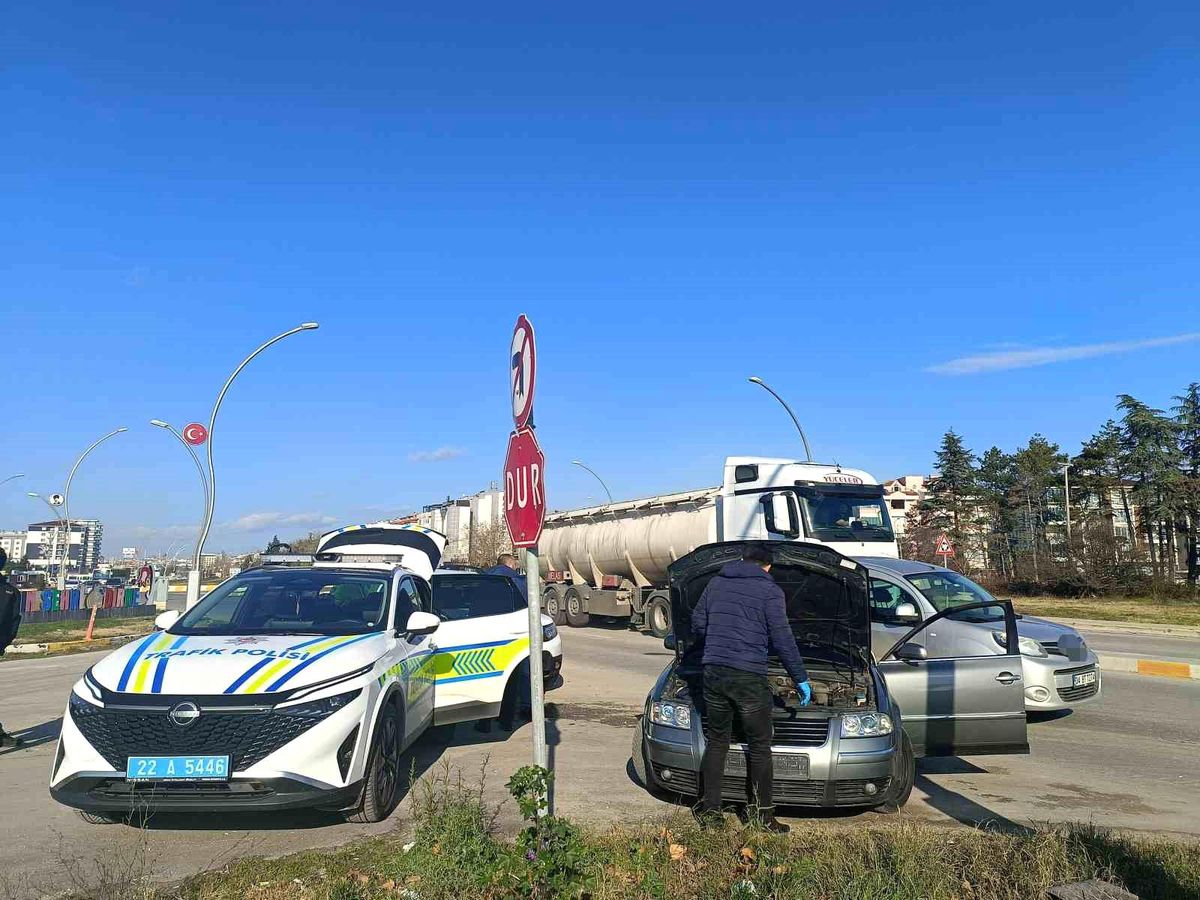 Edirne'de İkiz Plaka Kullanan Sürücü Gözaltına Alındı - Haberler