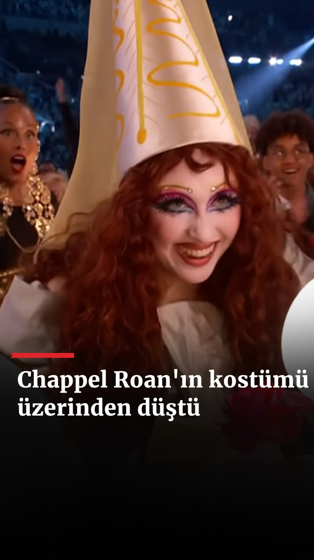 Haberler.com Shorts - Chappel Roan'ın İlginç Kostümü Üzerinden Düştü