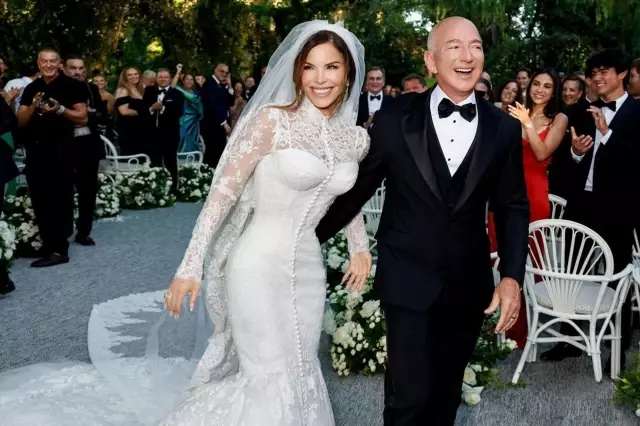 "Jeff Bezos' jaw-dropping wedding gift to his wife."