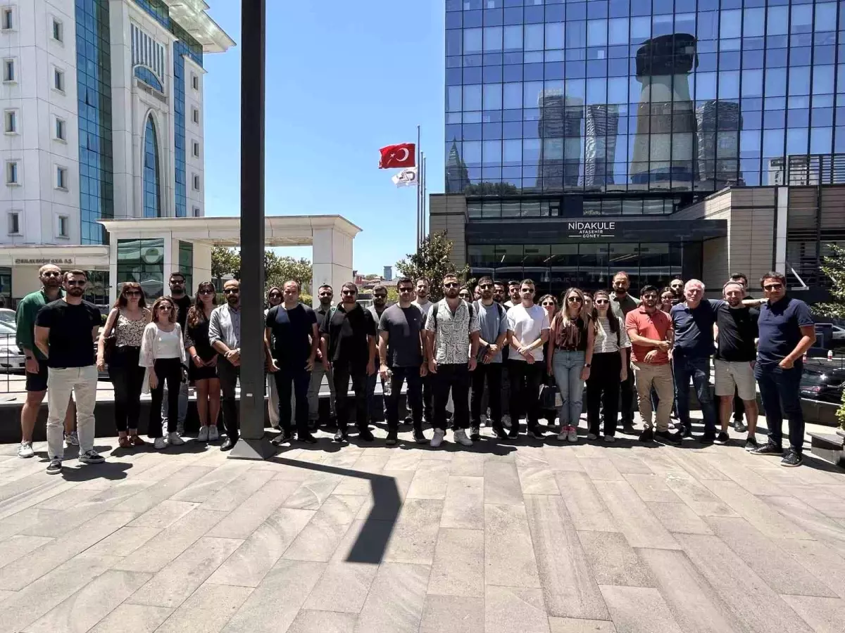 Felece Teknoloji çalışanları, şirketin genel merkezi önünde eylem ...
