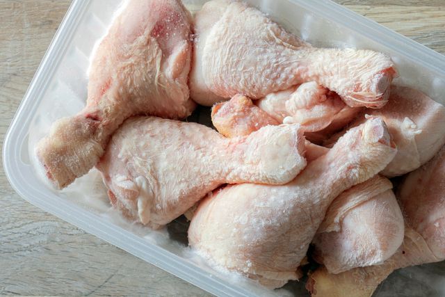 The import of frozen chicken products has been banned in Iraq.
