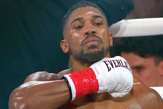 The striking move by Anthony Joshua that made an impact in the match.