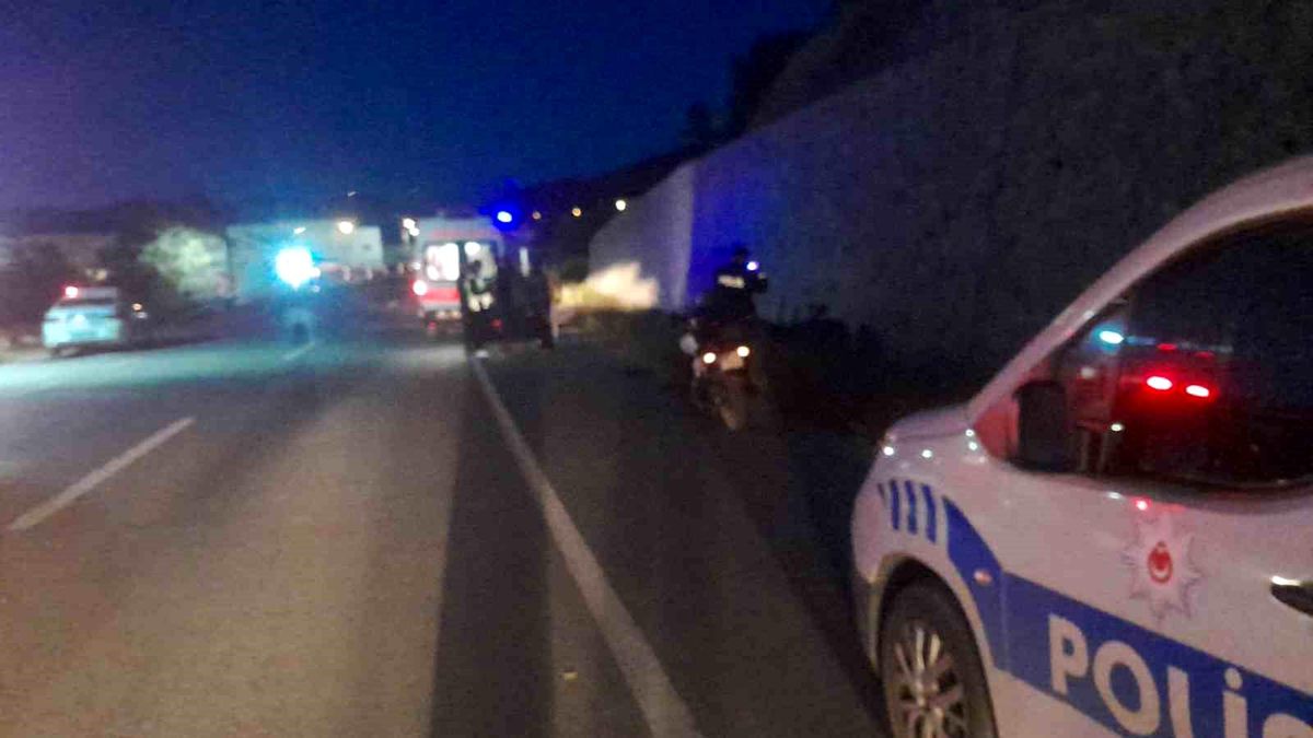 Bolu'da emniyet şeridinde otomobilin çarptığı adam hayatını kaybetti ...