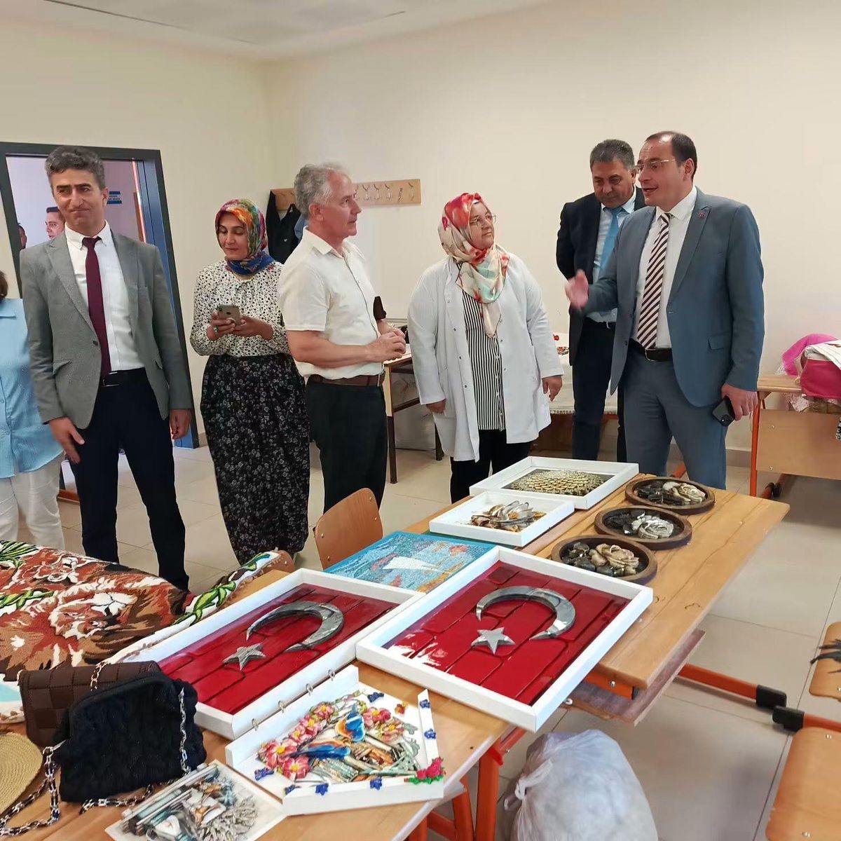 Kaymakam Türker Halk Eğitimi Merkezi kursiyerleriyle bir araya geldi ...