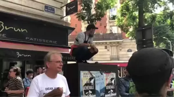 Fransa'da Kovid-19 sağlık kartı karşıtları protesto düzenledi - Haberler Fransa'da Kovid-19 sağlık kartı karşıtları protesto düzenledi - Haberler